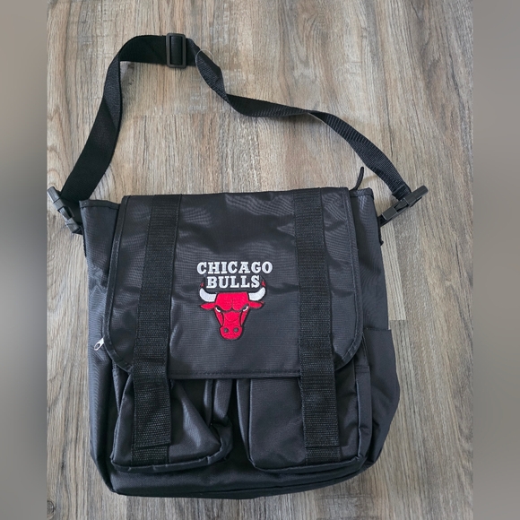 NBA | Bags | Vintage Nba Unisex Chicago Bulls Back Messenger Bag | Poshmark